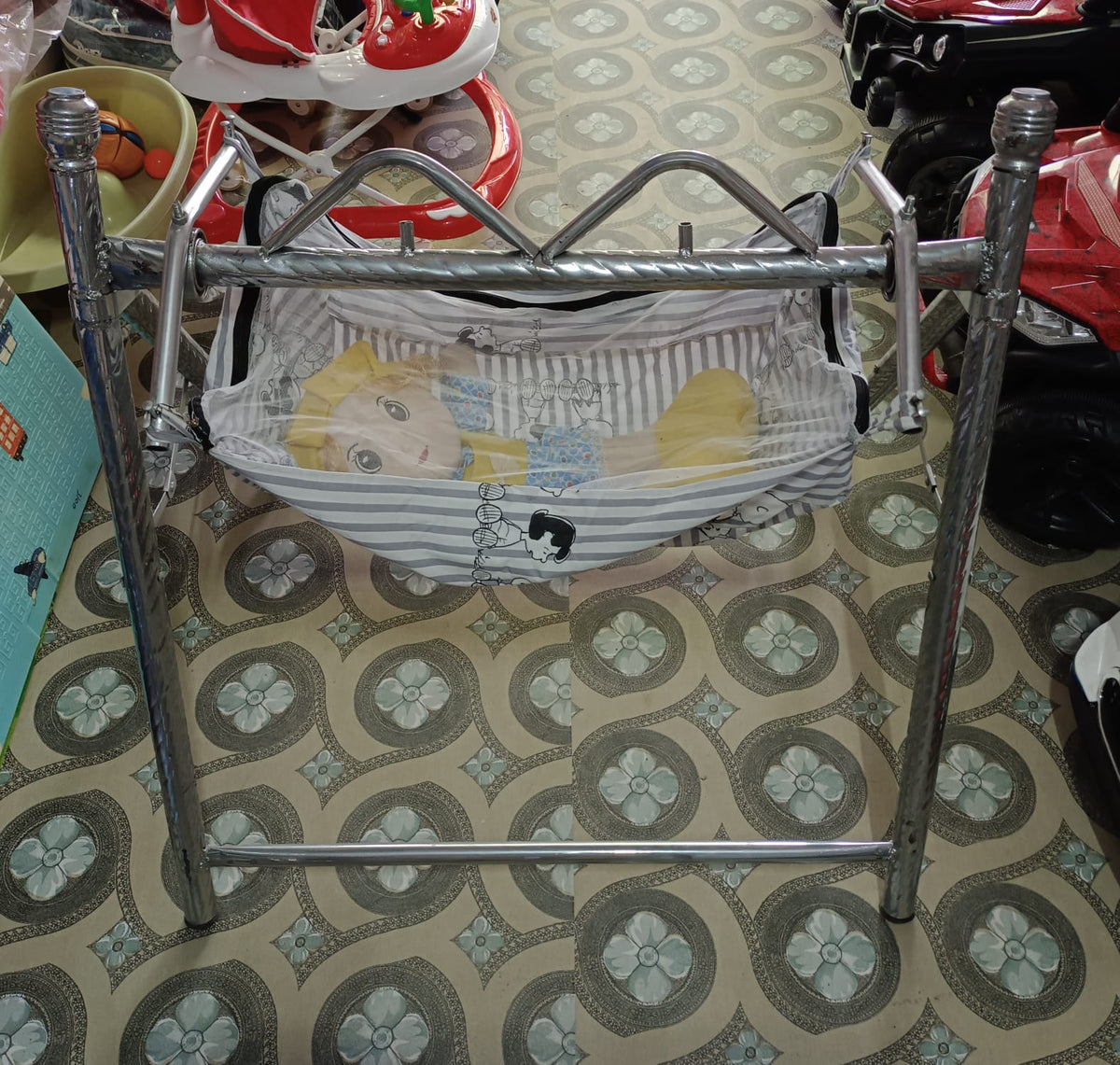 Baby Cradle Swing In Nikal Material – Baby Bazar