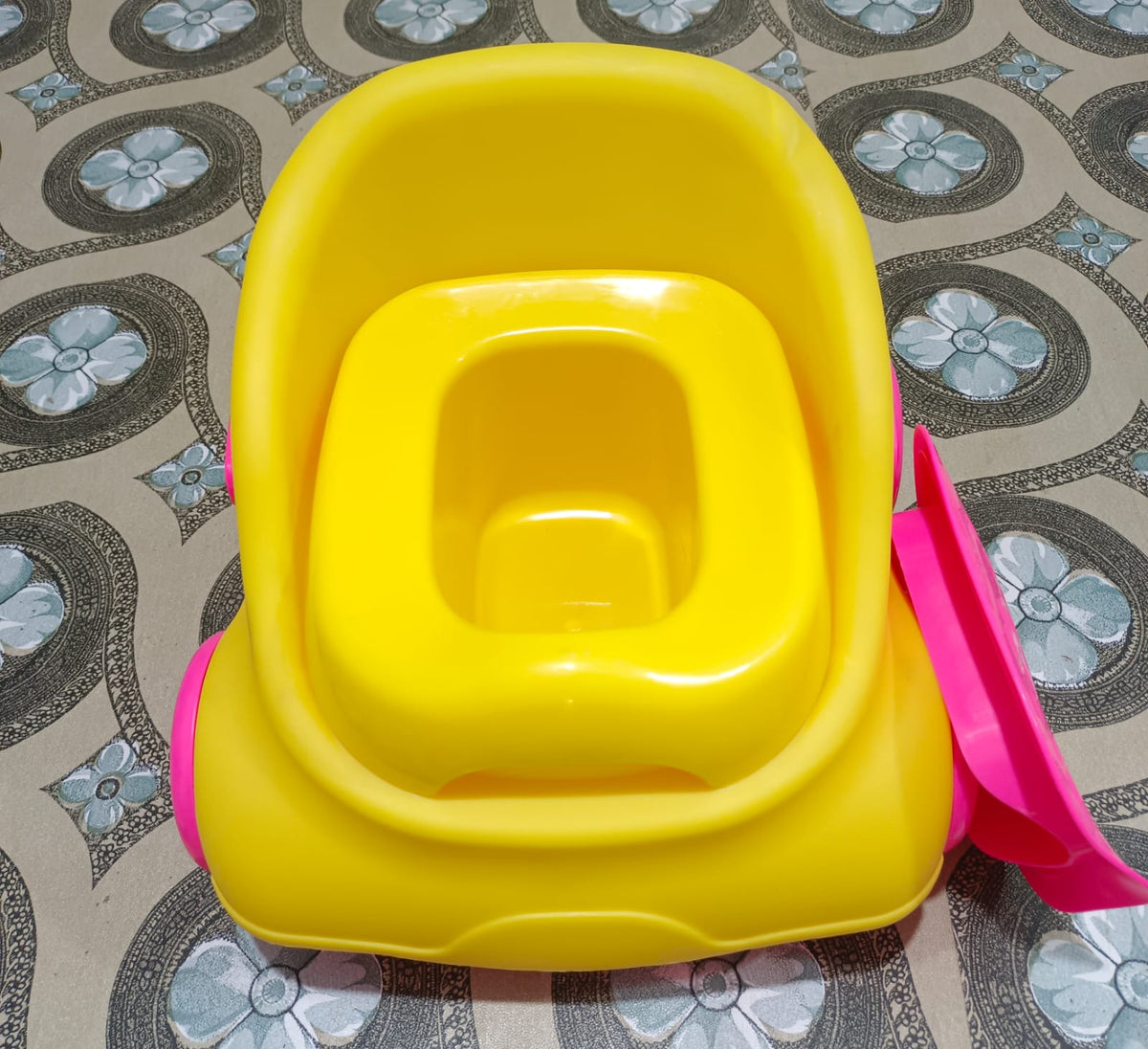 Potty Trainer Seat In Yellow Color And Beautiful Shape For Kids – Baby ...